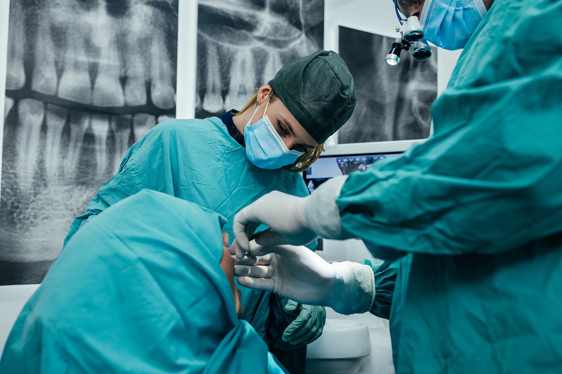 Clinical case on the use of BioRoot in endodontic retreatment